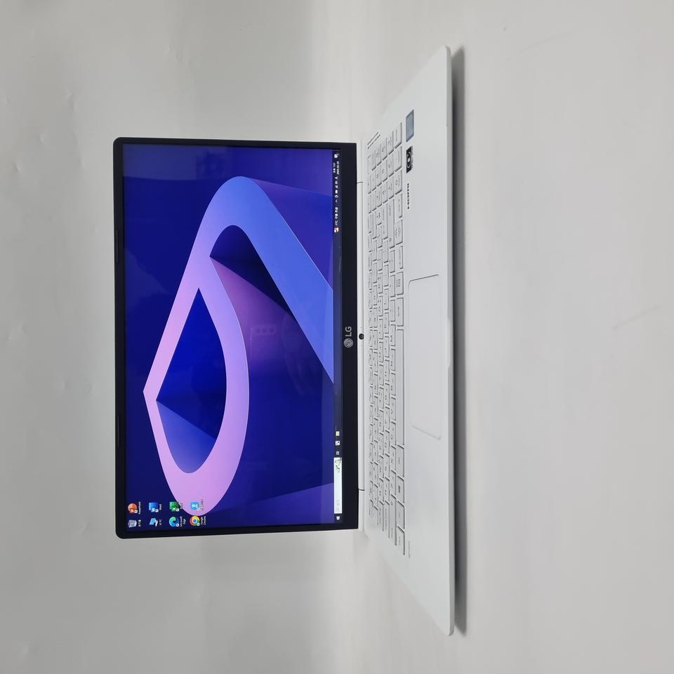 엘지 노트북 i5 올데이 그램 화이트/980g/큰화면 | 헬로마켓