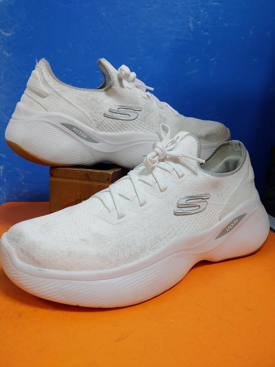 스케쳐스 아치핏 워킹화(US8.5표기265) | 헬로마켓