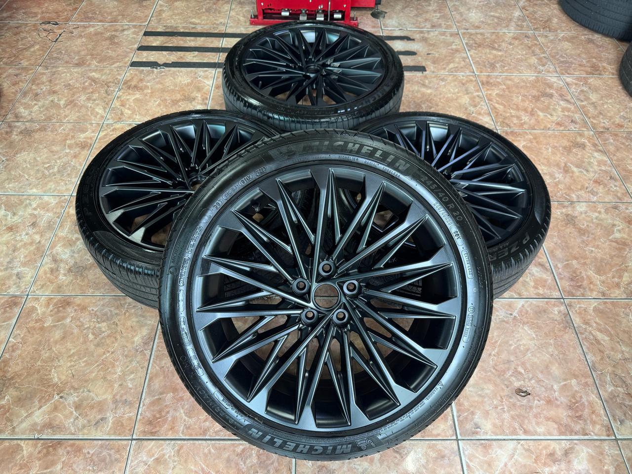 그랜저GN7 블랙잉크20인치 휠타이어 팝니다 | 헬로마켓