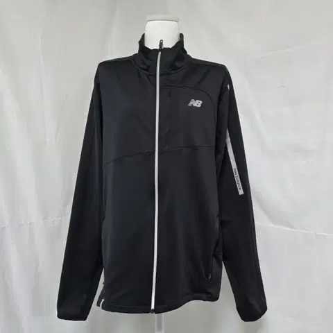 뉴발란스 블랙 트레이닝 집업 자켓 남100. 0908 | 헬로마켓